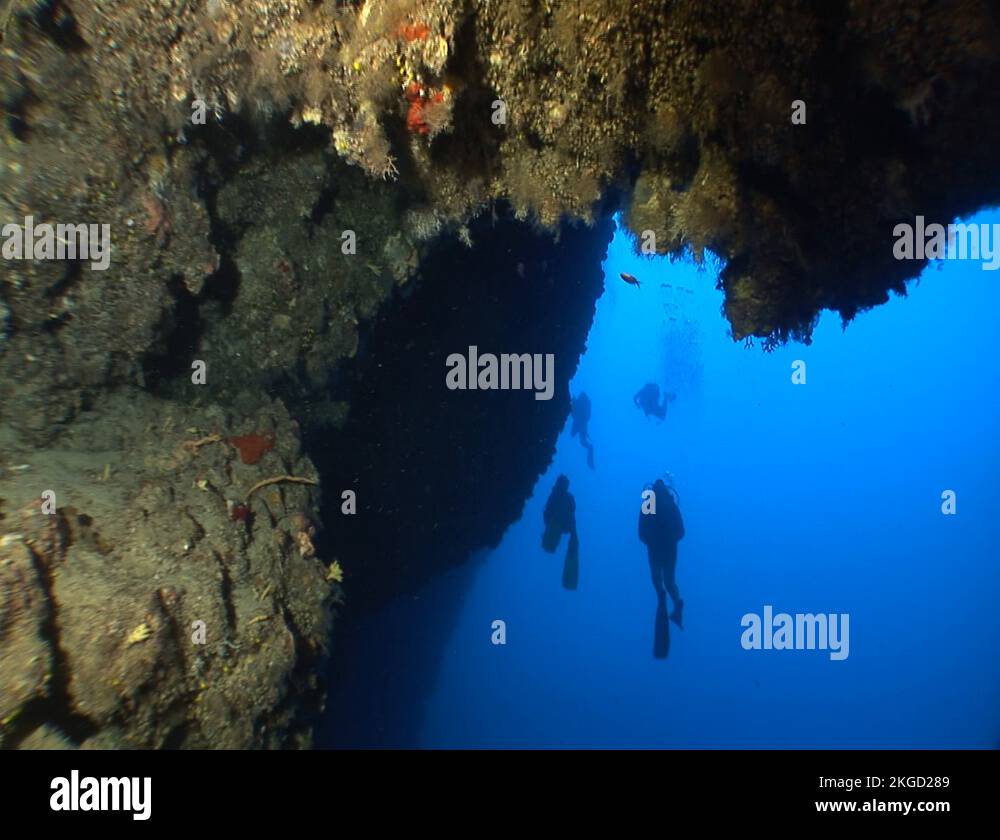 Scuba diver in cave Stock Videos & Footage - HD and 4K Video Clips - Alamy