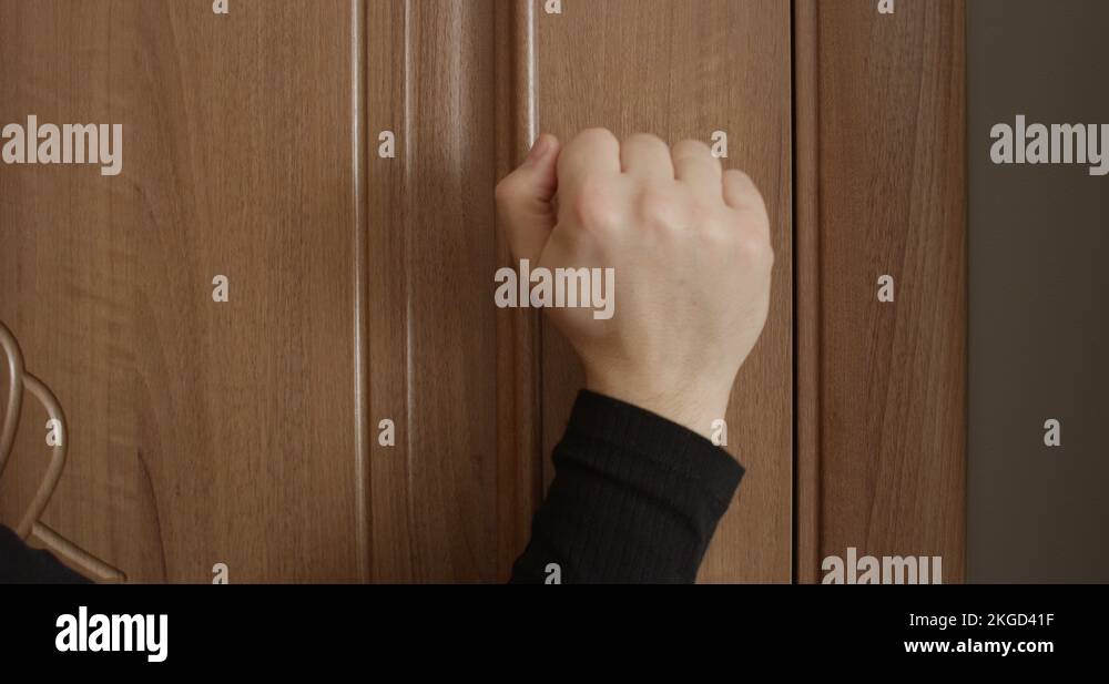 Door knocking hand Stock Videos & Footage - HD and 4K Video Clips - Alamy