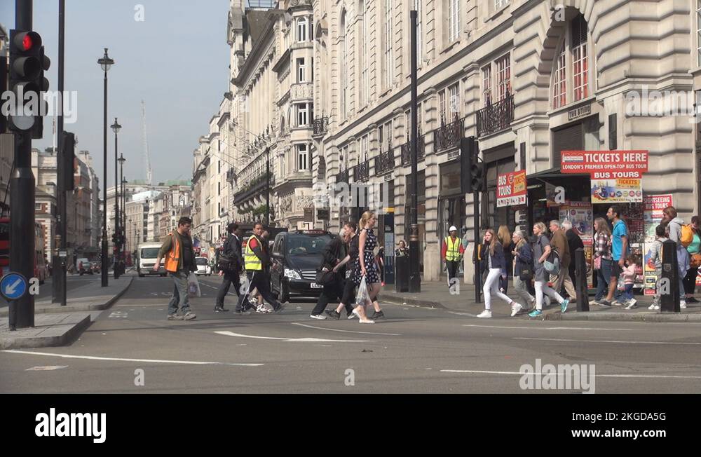 Crowded Street in London Downtown with Group of Peoples on Crosswalk ...