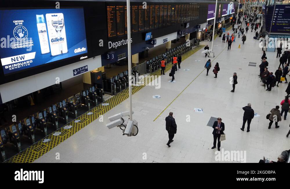 Cctv train london crowd Stock Videos & Footage - HD and 4K Video Clips ...