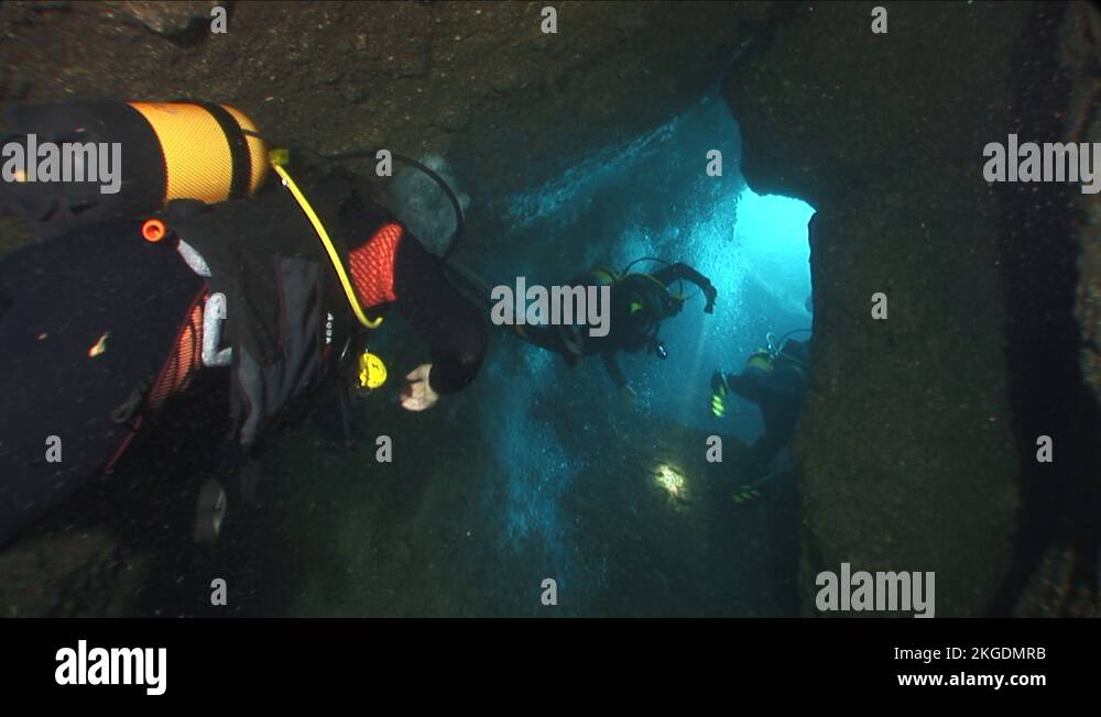cave diving underwater scuba divers exploring caverns tunnels cave dive ...