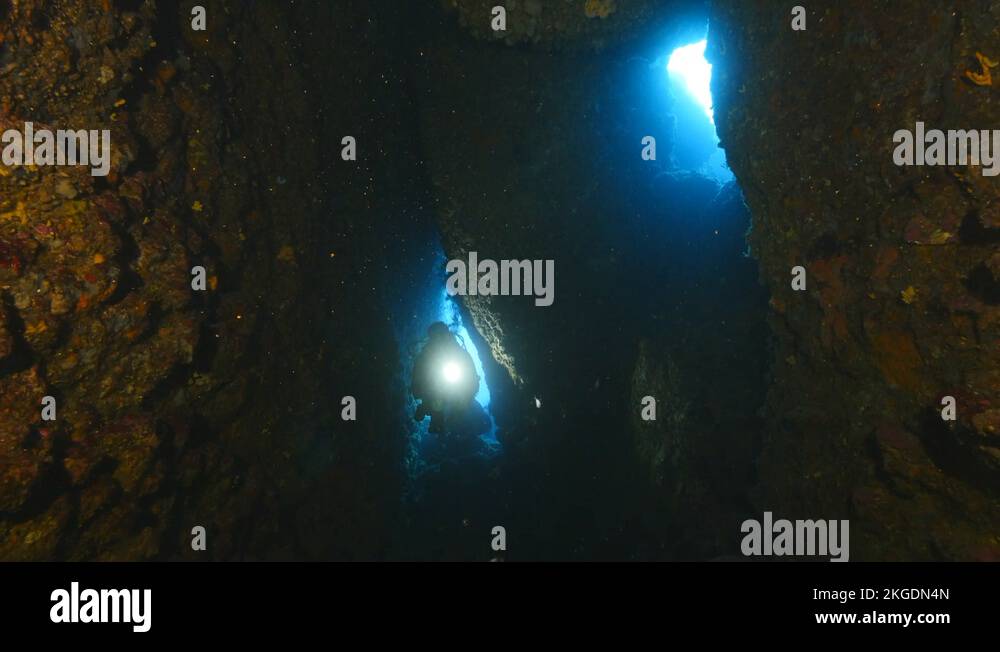 cave diving underwater scuba divers exploring caverns tunnels cave dive ...