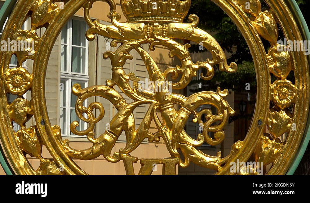 Gate heraldry Stock Videos & Footage - HD and 4K Video Clips - Alamy