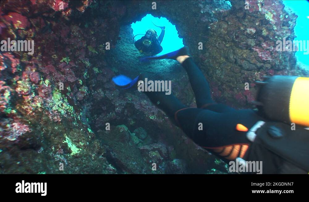 cave diving underwater scuba divers exploring caverns tunnels cave dive ...