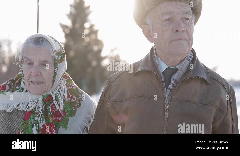 Seniors couple old kiss Stock Videos & Footage - HD and 4K Video Clips ...