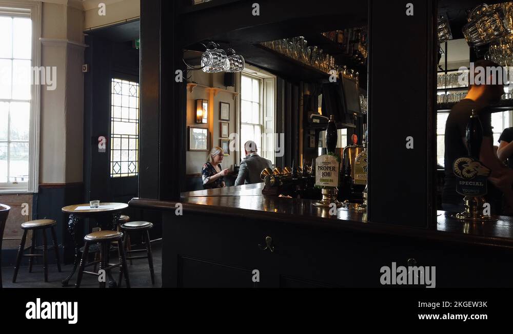 Inside The White Cross pub beside The River Thames in Richmond, West ...