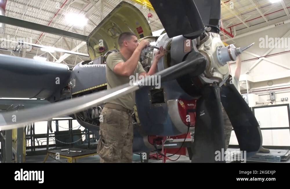 Working on a plane Stock Videos & Footage - HD and 4K Video Clips - Alamy