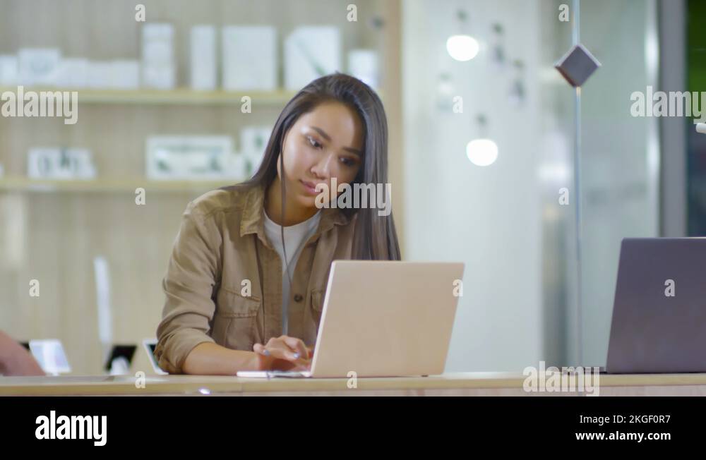Computer assistant Stock Videos & Footage - HD and 4K Video Clips - Alamy