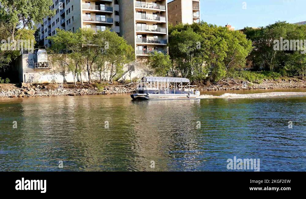 Tour pontoon boat Stock Videos & Footage - HD and 4K Video Clips - Alamy