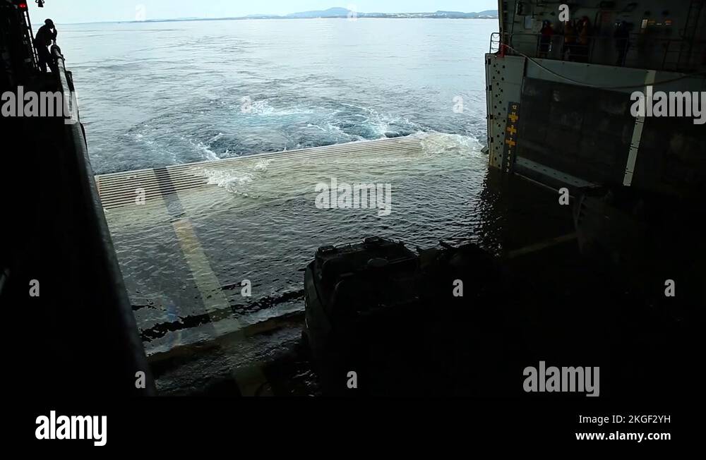 USS Green Bay lowering ramp for amphibious launch into Philippine Sea ...