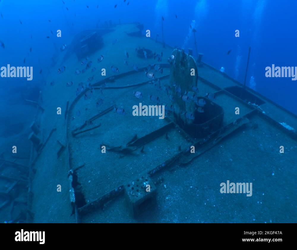 ship wreck underwater fish around sea bed shipwreck on sea floor Stock ...