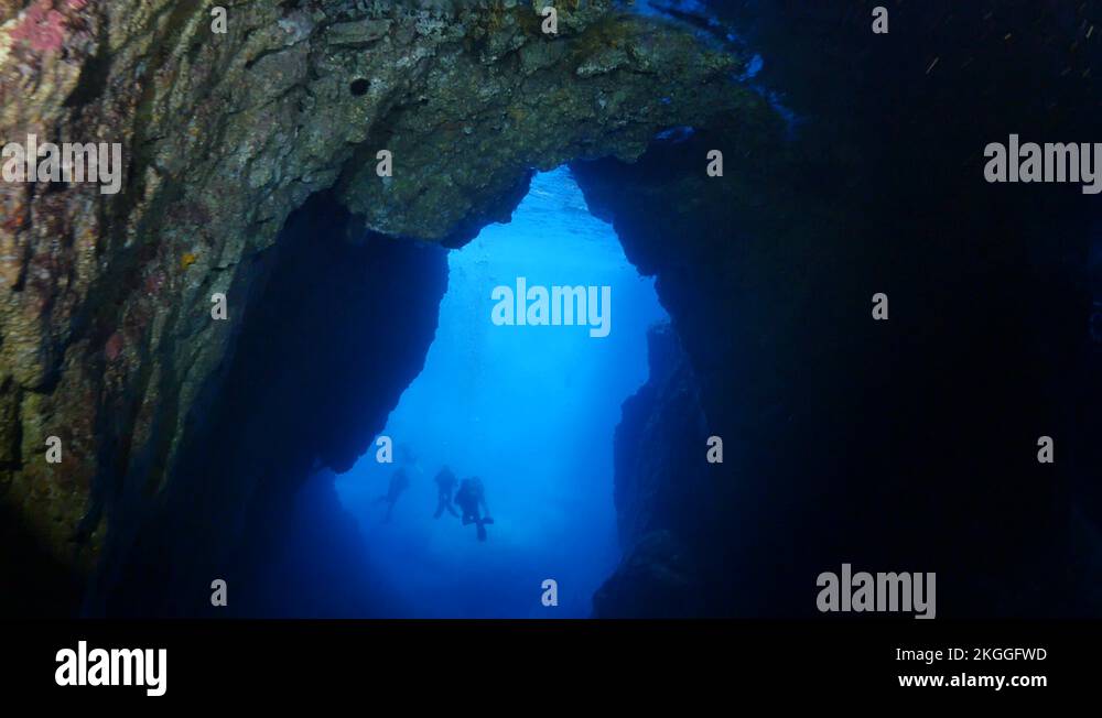 scuba divers exploring caves underwater cave dive Stock Video Footage - Alamy
