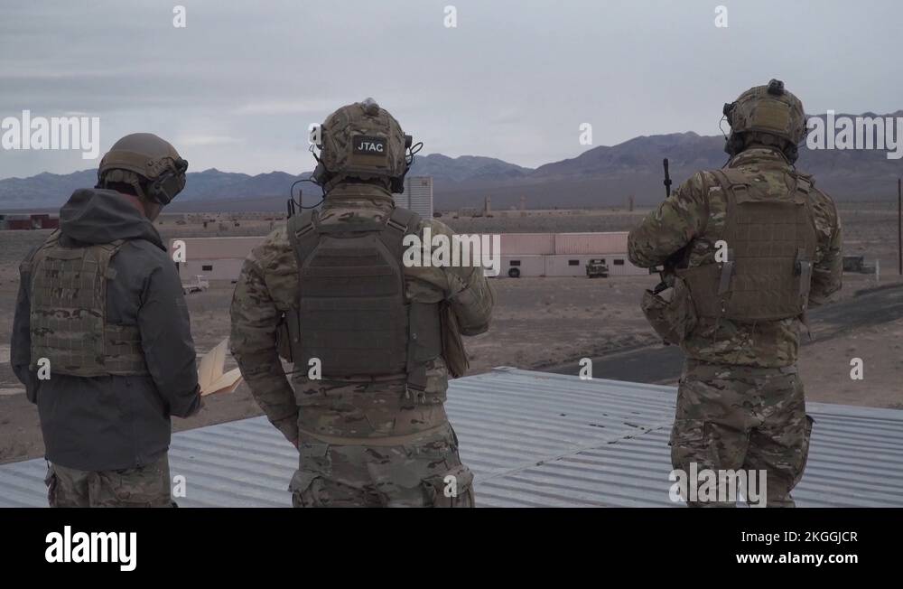 Special Forces soldiers wait for A-10 Thunderbolt during JTAC ...