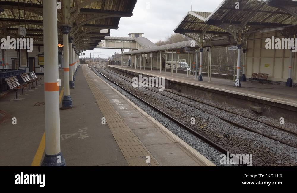 East Midlands Trains HST High Speed Train 125 diesel train in ...