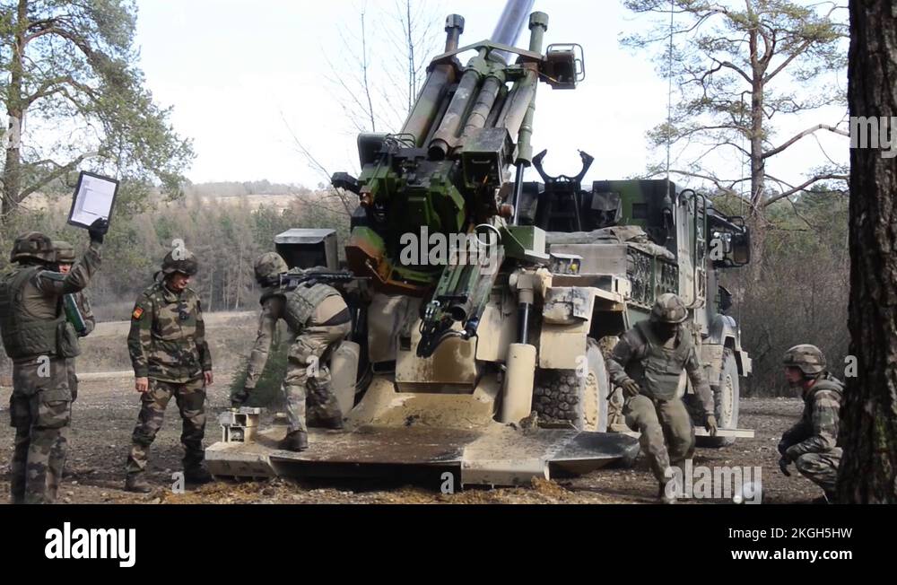 French soldiers fire a CAESAR self propelled Howitzer during Dynamic ...