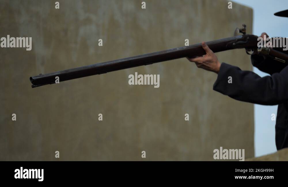 Portrayal of Texian Defenders of the Alamo circa 1836 - aims flintlock ...