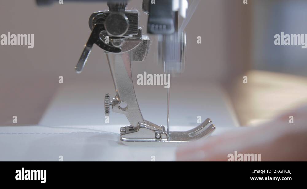 Video of work of the master seamstress on the automatic sewing machine ...