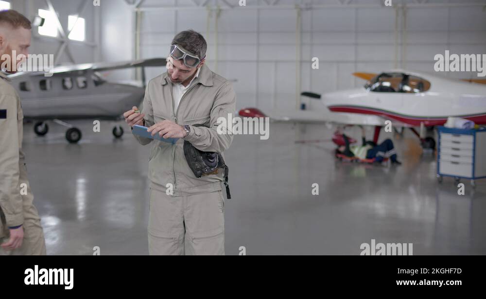 Chief pilot Stock Videos & Footage - HD and 4K Video Clips - Alamy