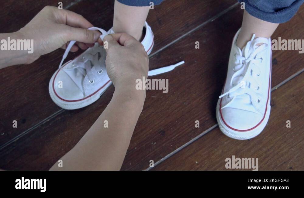 The little kid learning use hand to tie a shoes, Teaching Your Child ...