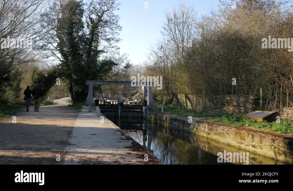 Flatford Lock, couple walikng along the river path, Dedham Vale and ...