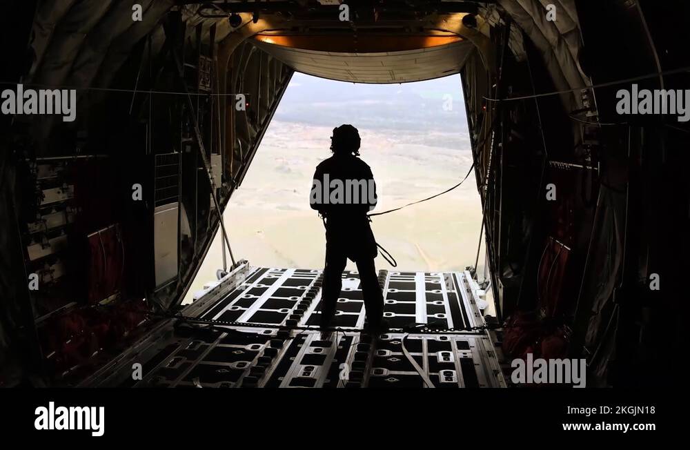 Helicopter crew Stock Videos & Footage - HD and 4K Video Clips - Alamy