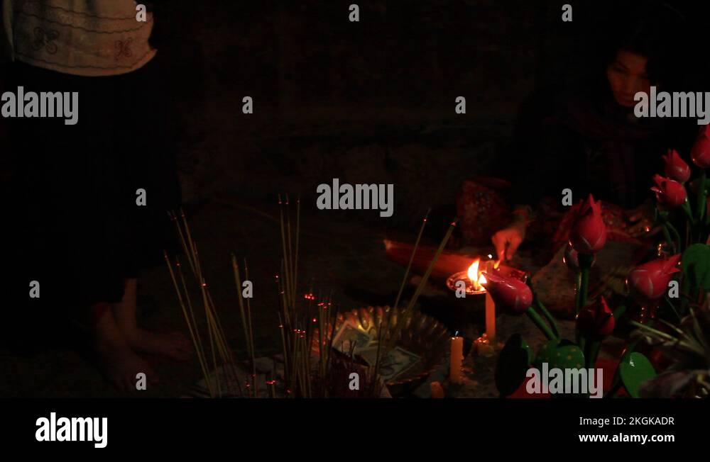 Statue woman bow Stock Videos & Footage - HD and 4K Video Clips - Alamy