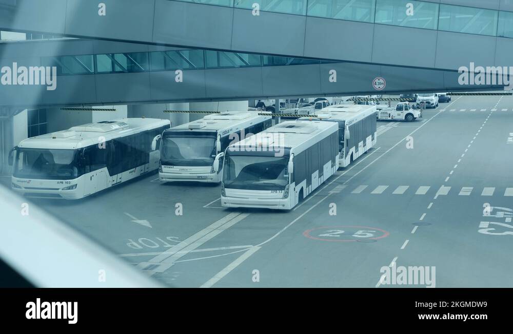 Shuttle buses Stock Videos & Footage - HD and 4K Video Clips - Alamy