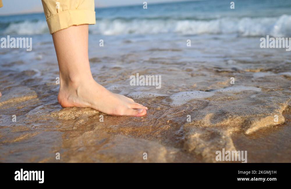 Pretty Feet Barefoot Beach Stock Videos And Footage Hd And 4k Video Clips Alamy