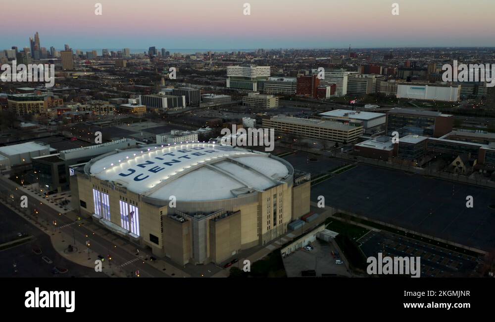 Speed Ramp Right - United Center, Chicago Skyline [4k] Stock Video ...