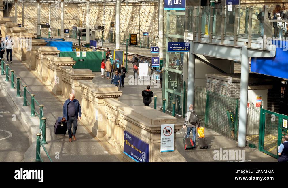 Edinburgh station Stock Videos & Footage - HD and 4K Video Clips - Alamy