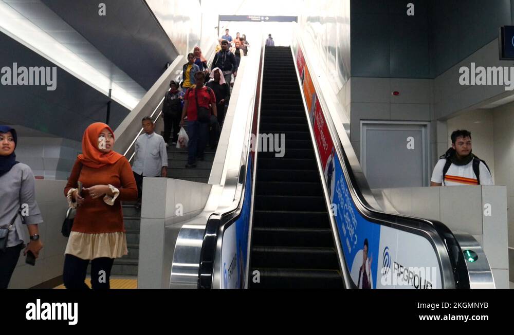 Jakarta MRT - People Downstairs and Escalator Stock Video Footage - Alamy