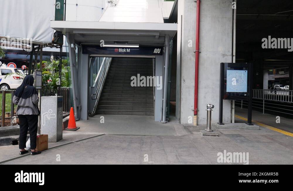Entrance mrt station Stock Videos & Footage - HD and 4K Video Clips - Alamy