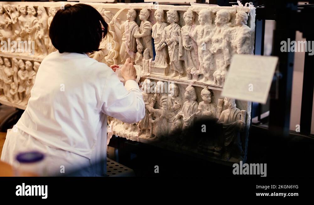 Roman statue damaged Stock Videos & Footage - HD and 4K Video Clips - Alamy