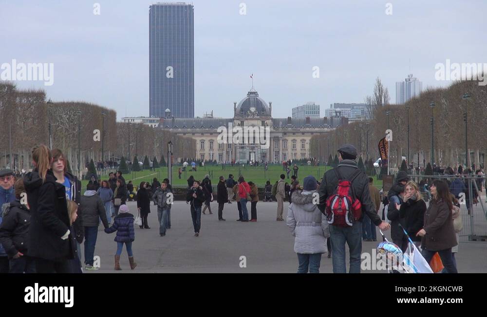 Quartier militaire Stock Videos & Footage - HD and 4K Video Clips - Alamy