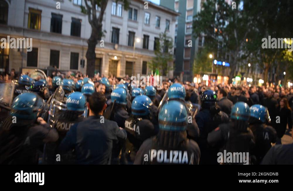 Italian far-right and neo-fascist supporters clash with riot police ...