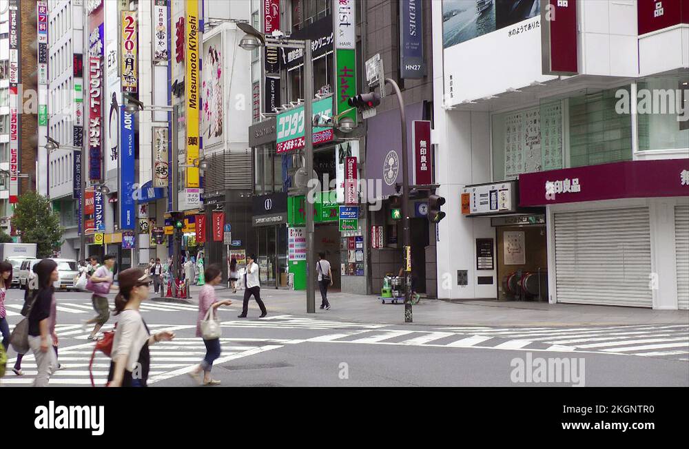 Pedestrians Crossing Street at Intersection in Downtown Shinjuku, Tokyo ...