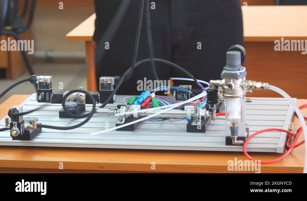 Test bench Stock Videos & Footage - HD and 4K Video Clips - Alamy