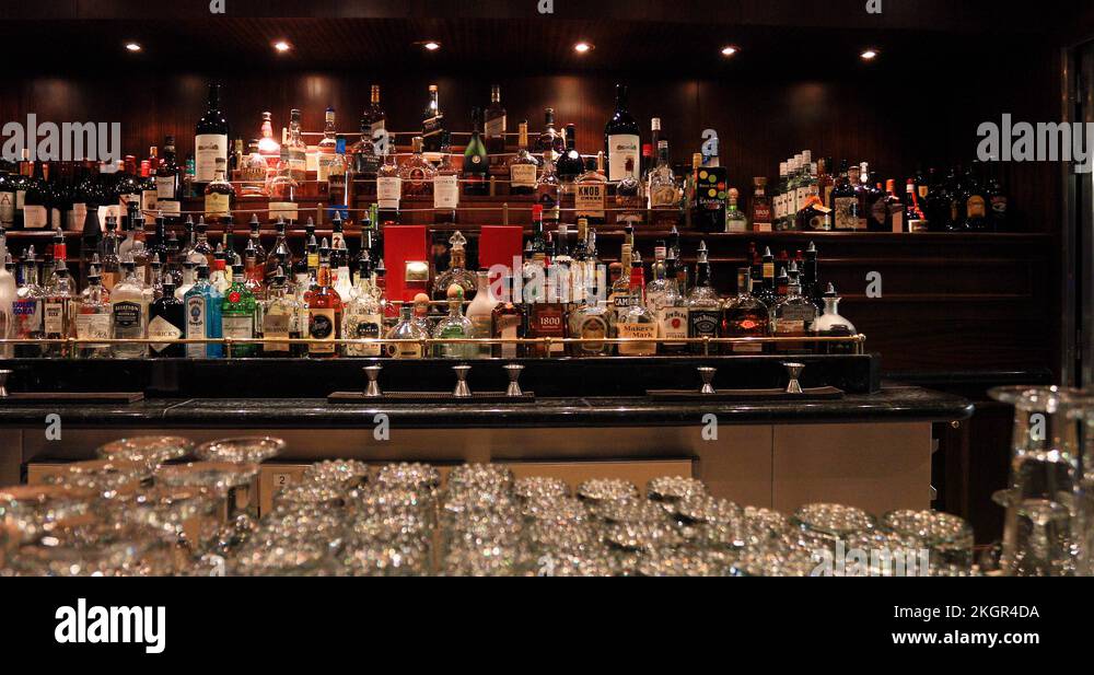 Ocean cruise alcohol Stock Videos & Footage - HD and 4K Video Clips - Alamy