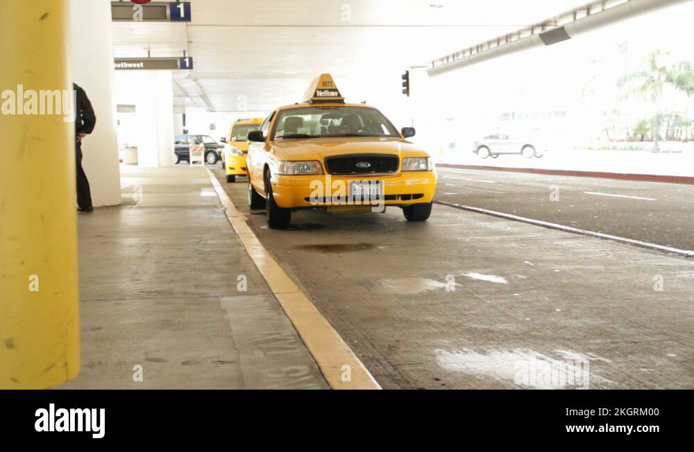 Catching a cab Stock Videos & Footage - HD and 4K Video Clips - Alamy