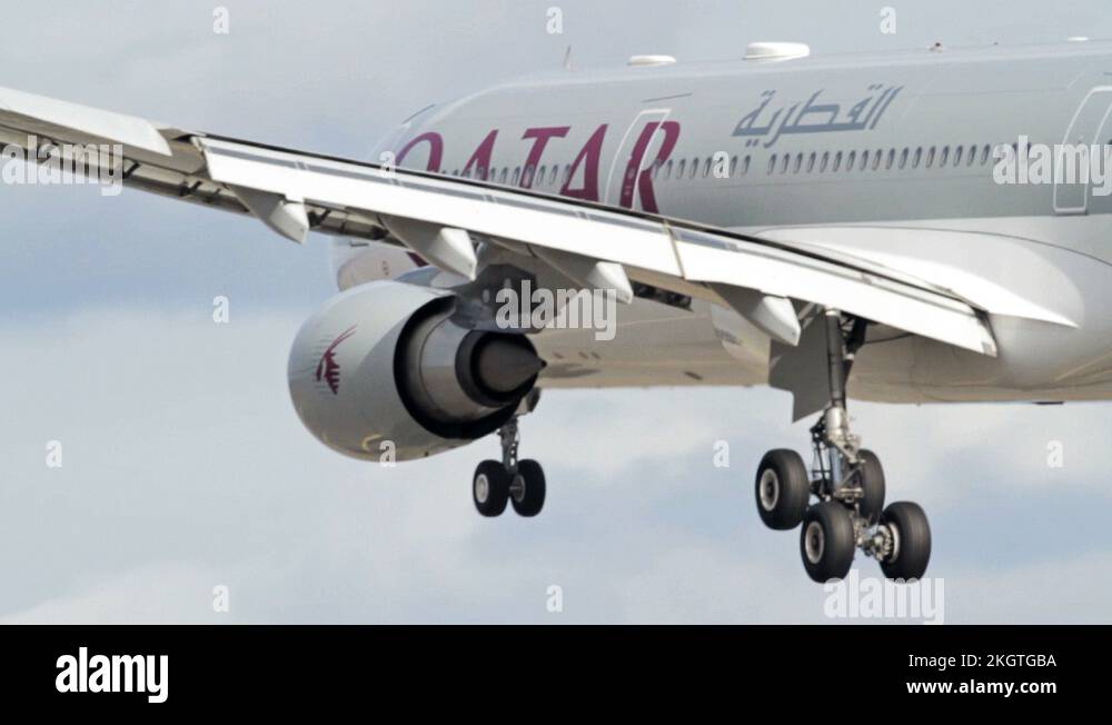 Qatar Airways Airbus A-330 landing Stock Video Footage - Alamy