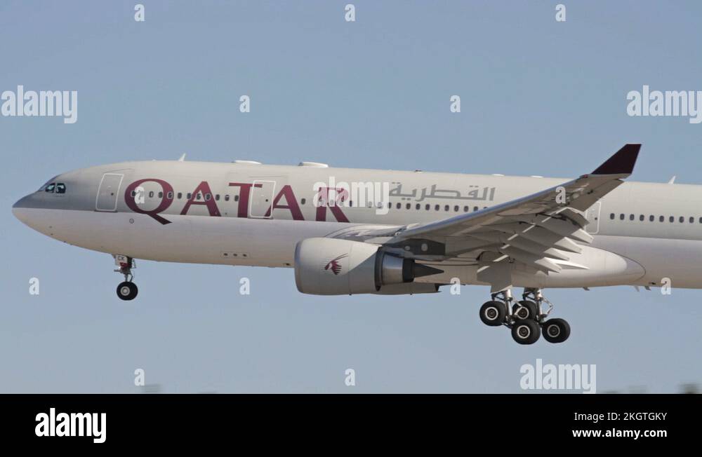 Qatar Airways Airbus A-330 landing Stock Video Footage - Alamy