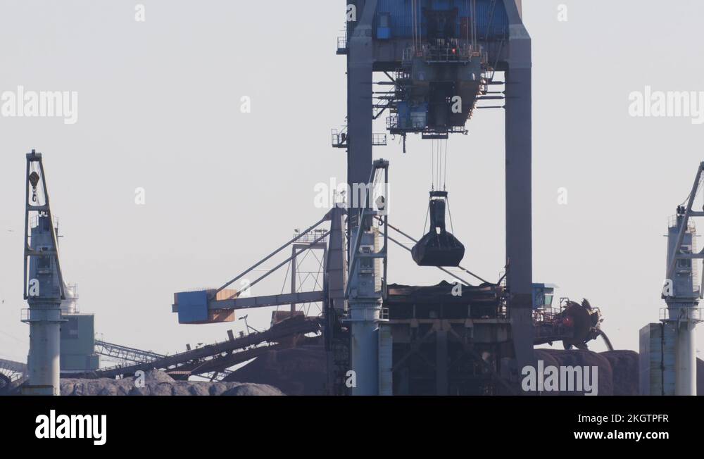 Bulk ship loading Stock Videos & Footage - HD and 4K Video Clips - Alamy