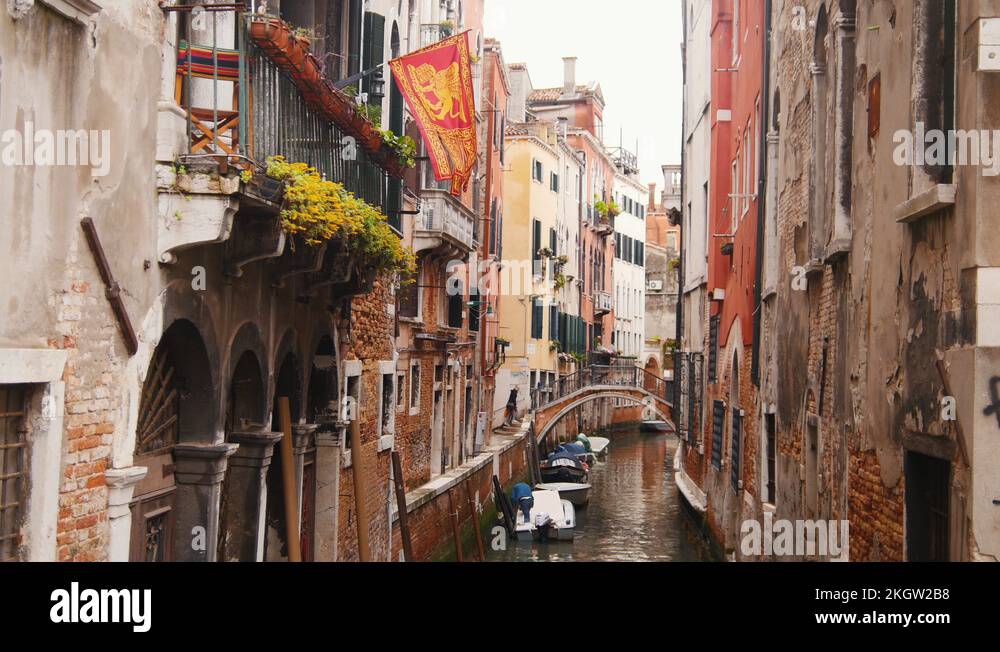 Narrow flag Stock Videos & Footage - HD and 4K Video Clips - Alamy