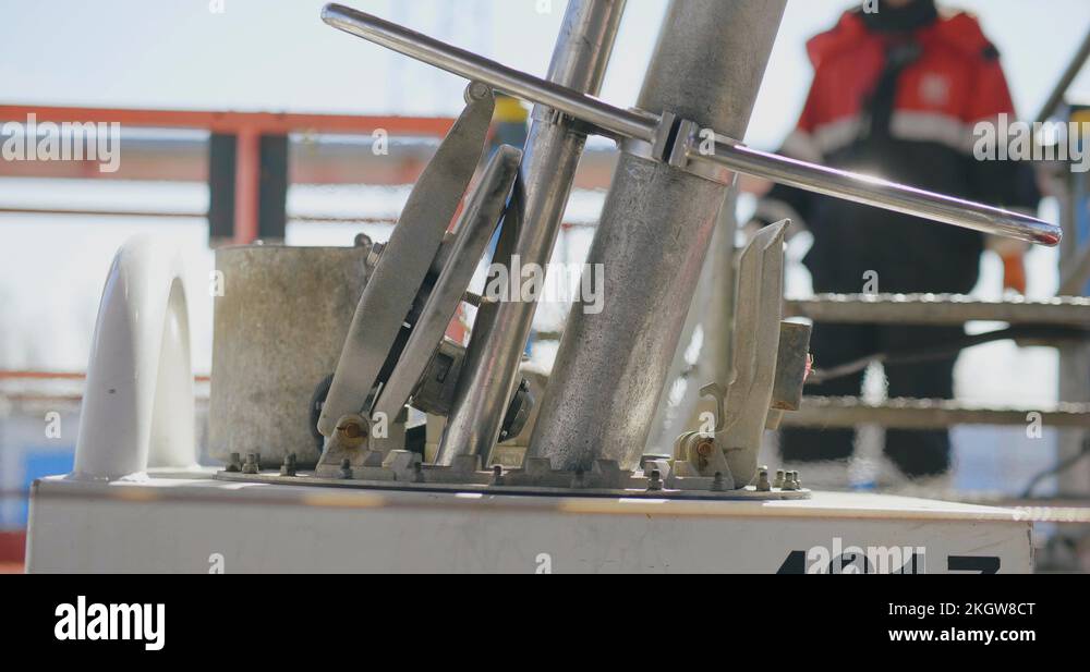 Oil pipeline valve Stock Videos & Footage - HD and 4K Video Clips - Alamy