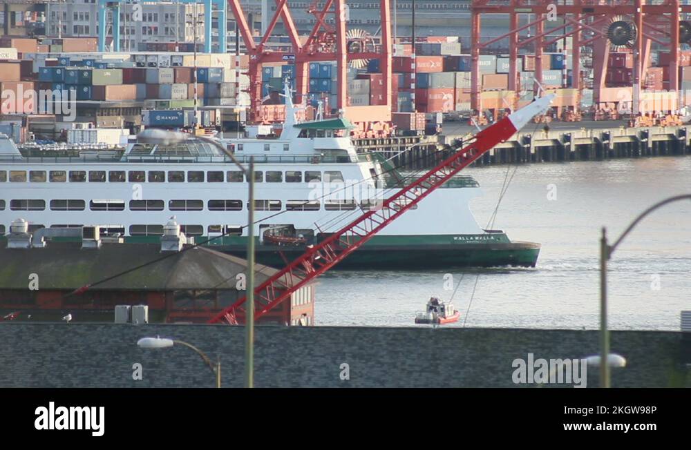 Ferry docking Stock Videos & Footage - HD and 4K Video Clips - Alamy