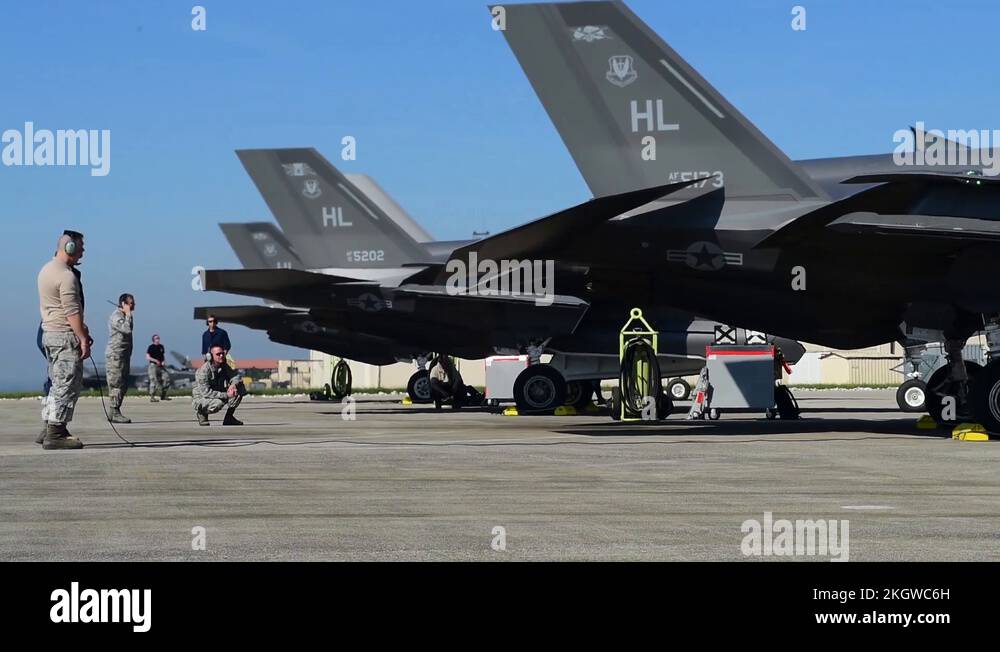 F-35 Lightning II pilot checking wing flaps Stock Video Footage - Alamy