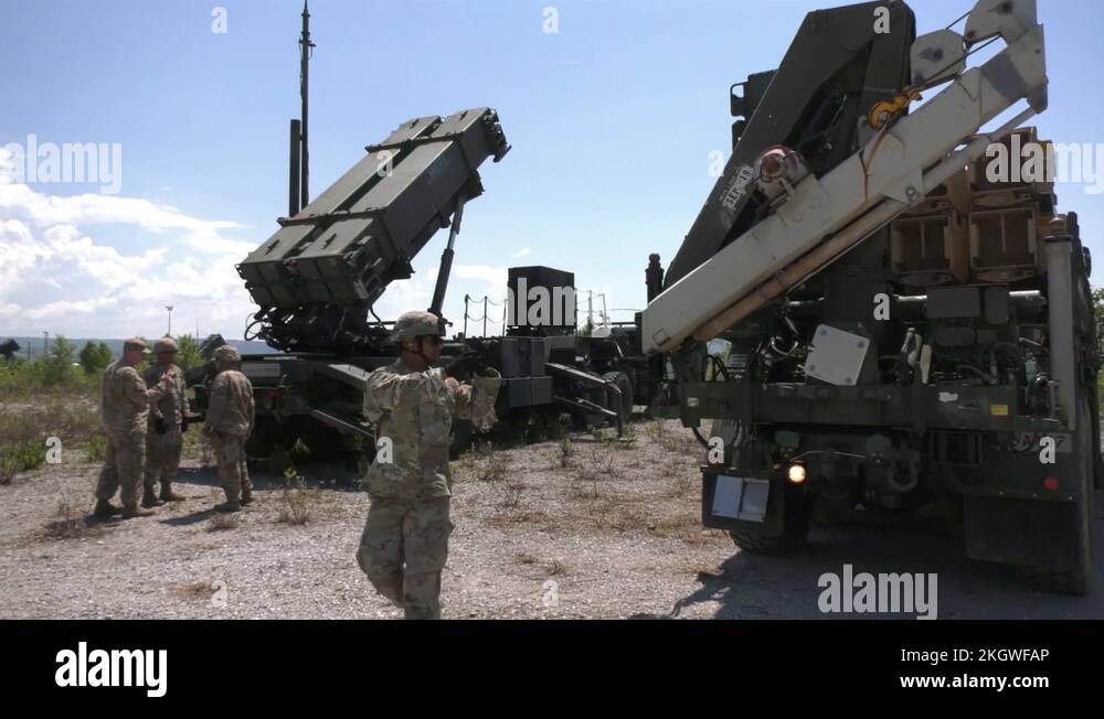 Army teamwork Stock Videos & Footage - HD and 4K Video Clips - Alamy