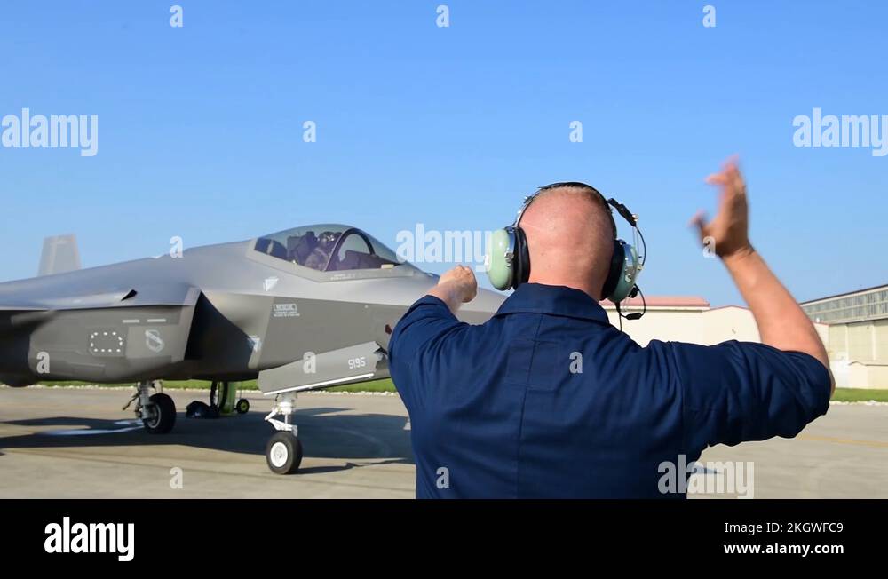 Aircraft marshaller signalling to F-35 Lightning II pilot Stock Video ...