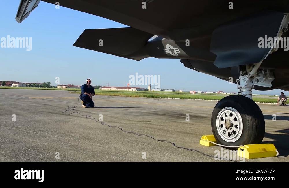 Airman testing flaps with F-35 Lightning II pilot Stock Video Footage ...