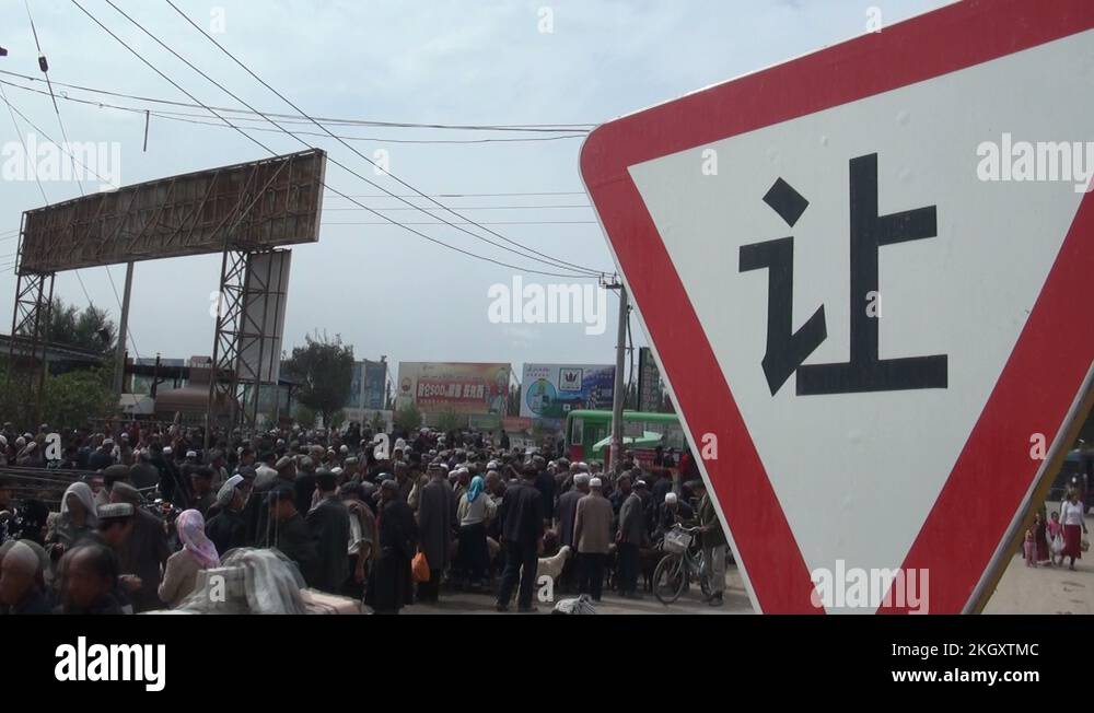 Crowd warning sign Stock Videos & Footage - HD and 4K Video Clips - Alamy
